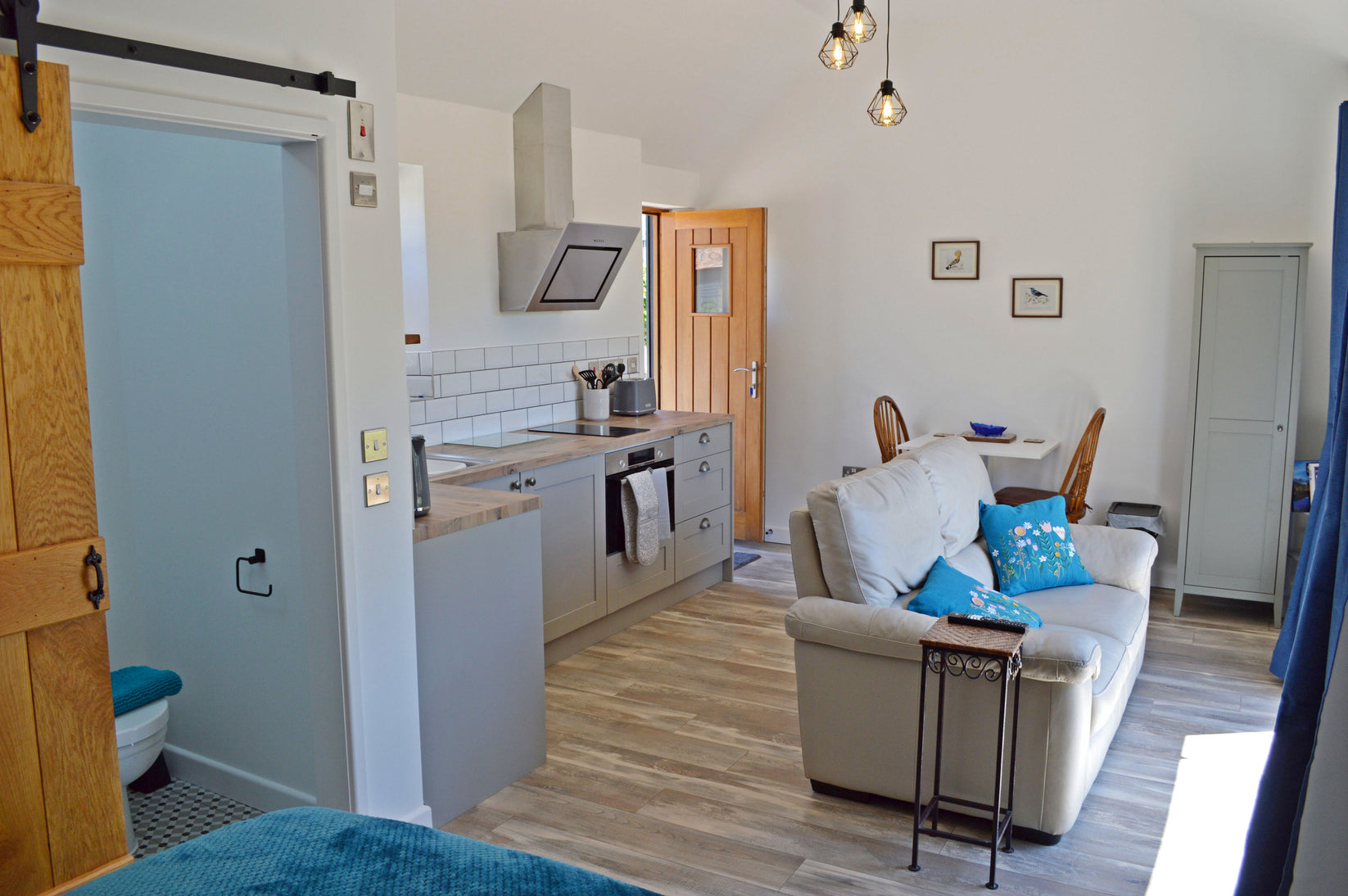 Lakeview Studio Holiday Rentals - "Forget-Me-Not" – lakeviewstudios